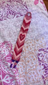 Heart Friendship Bracelet Patterns - Mom's Got the Stuff