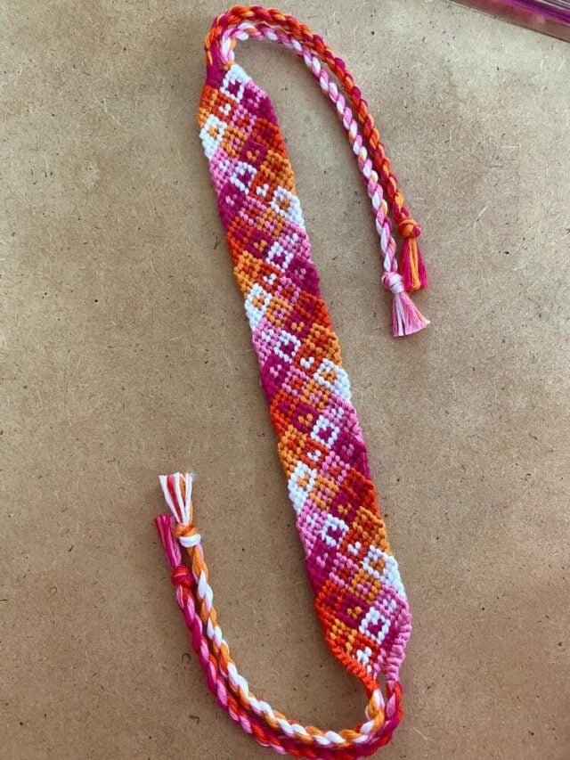 Heart Friendship Bracelet Patterns - Mom's Got the Stuff