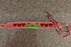 Heart Friendship Bracelet Patterns - Mom's Got the Stuff