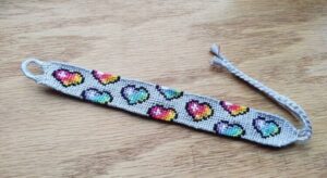 Heart Friendship Bracelet Patterns - Mom's Got the Stuff