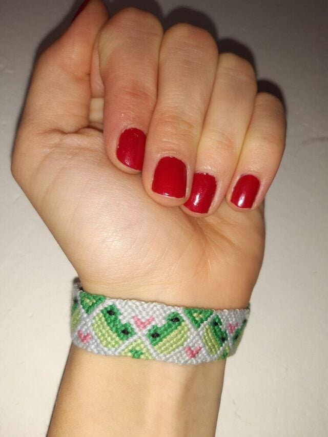 Heart Friendship Bracelet Patterns - Mom's Got the Stuff