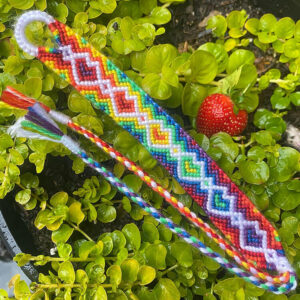 Heart Friendship Bracelet Patterns - Mom's Got the Stuff