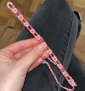 Heart Friendship Bracelet Patterns - Mom's Got the Stuff